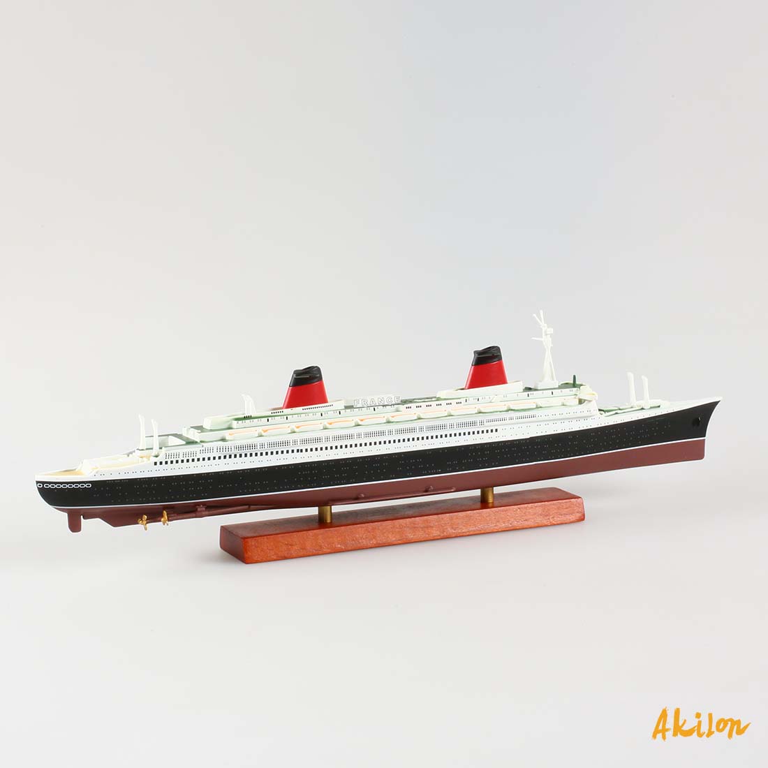 Le France, Paquebot Transatlantique, Bateau miniature 1/1250 - AKILON