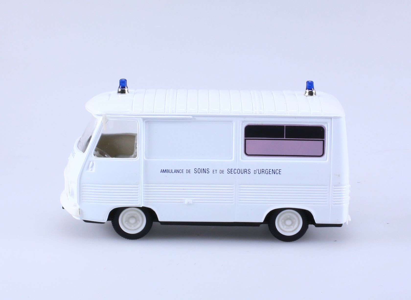 Peugeot Ambulance de soins et de secours d'urgence 1/43 - AKILON