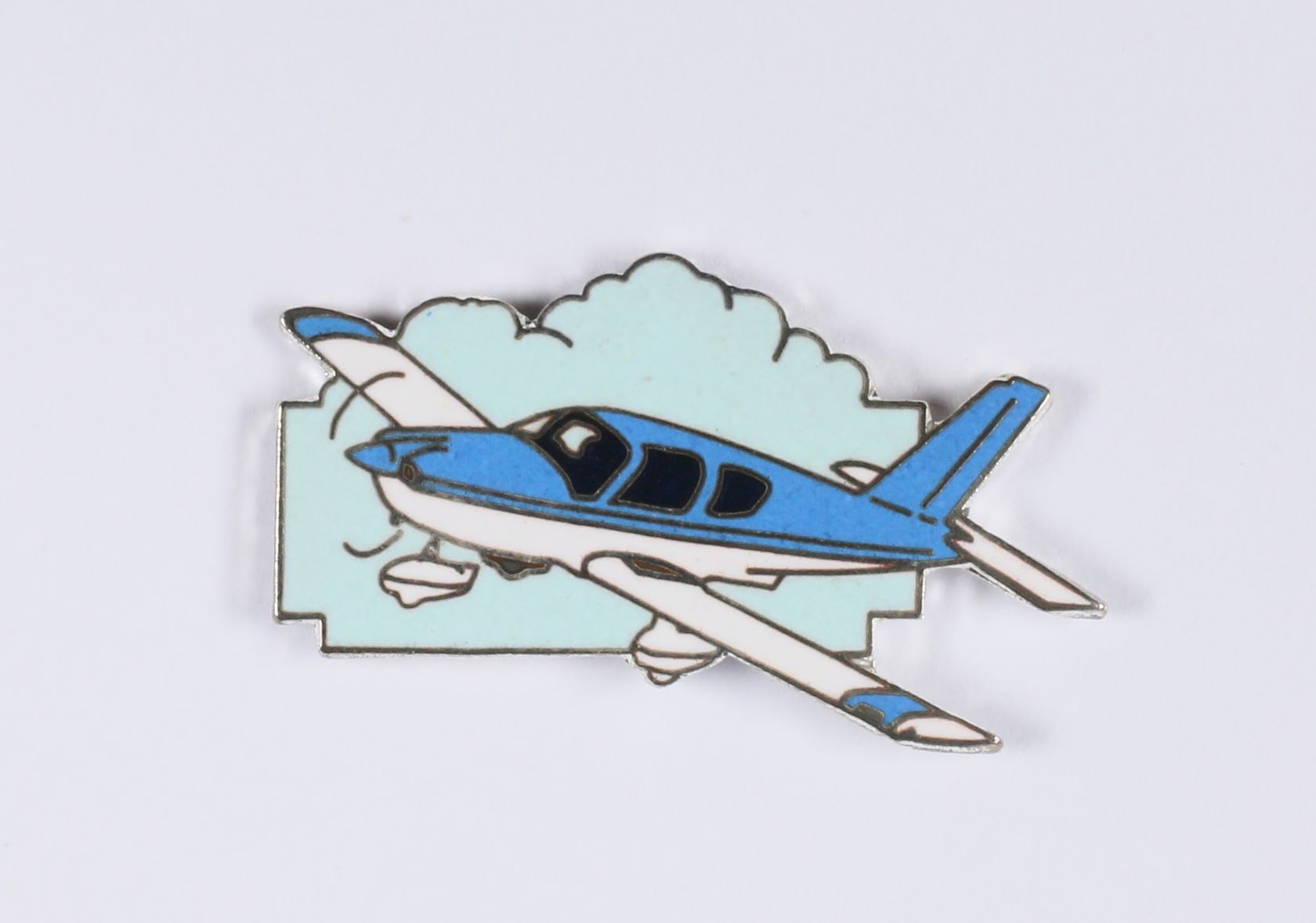 Pin's, Démons & Merveilles, Avion de tourisme - AKILON